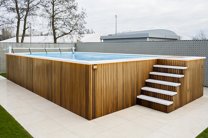 Energiezuinig container zwembad met houten afwerking type Saint-Tropez