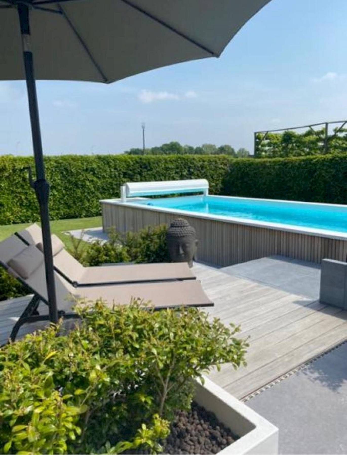 Opbouw zwembad type Saint-Tropez te Bree