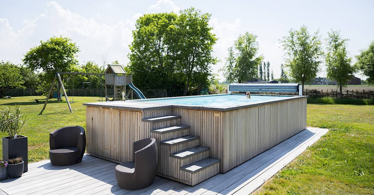 Opbouwzwembad Saint-Tropez te Lissewege